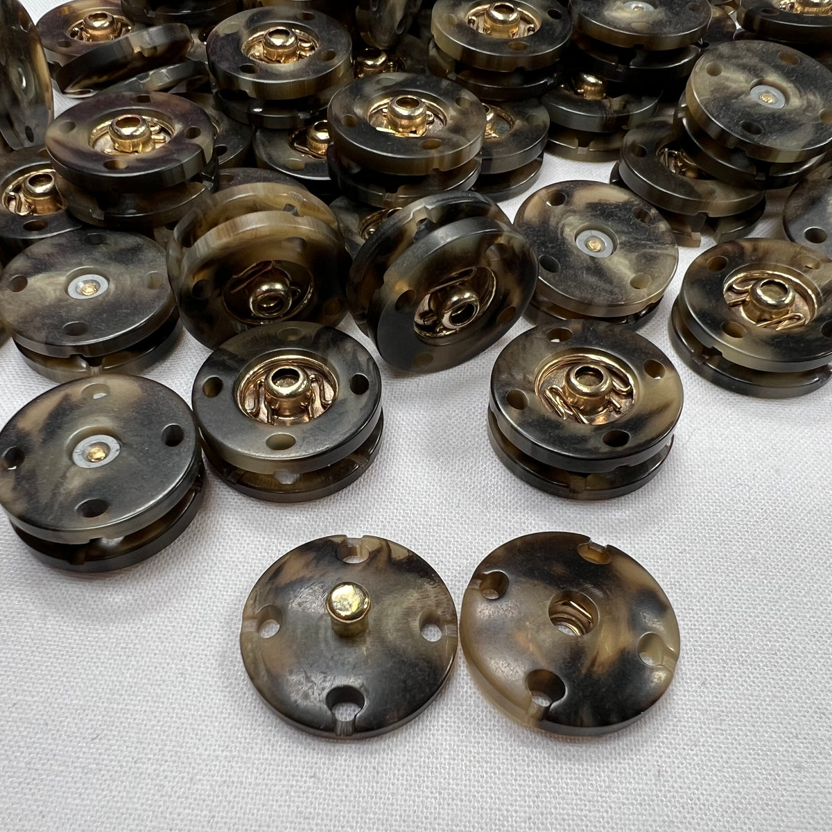 BOUTON PRESSION À COUDRE MARRON MARBRÉ (LOT DE 6) - My Little Coupon